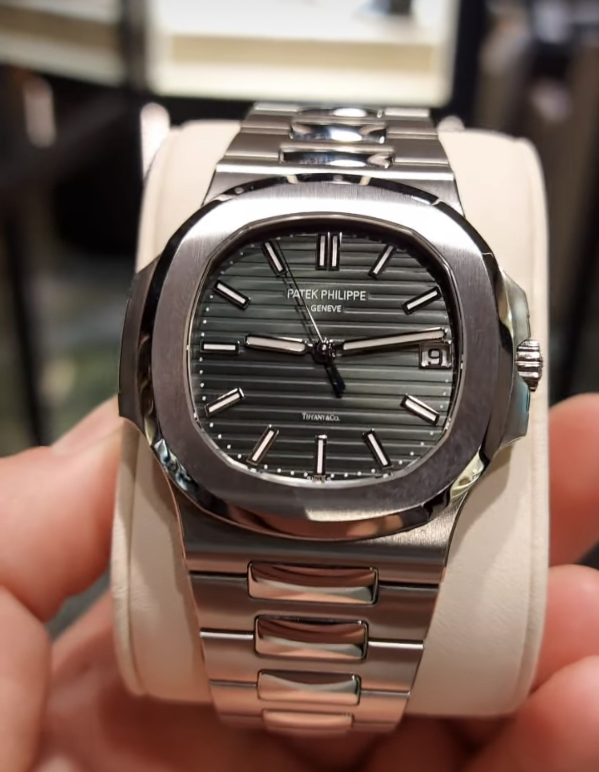 5711/1A-014 Tiffany / *Visionary Tokyo / Ring of Colour