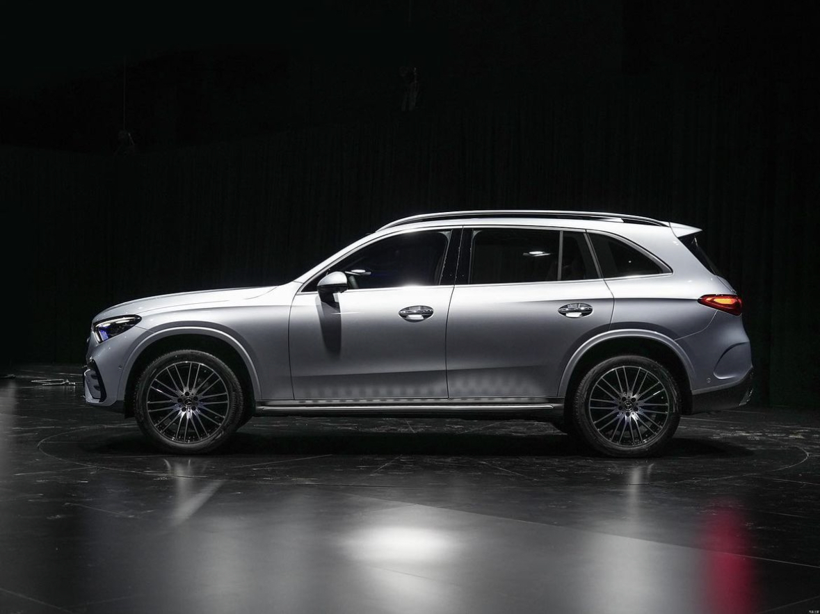 GLC300L / *Visionary Tokyo / Ring of Colour